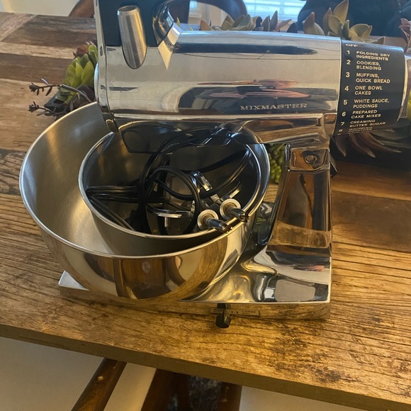 mixmaster | Kitchen | Vintage Mixmaster With 2 Bowls | Poshmark